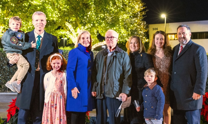Hundreds Gather for AnnualMcLeod Hospice Tree Lighting - McLeod Health